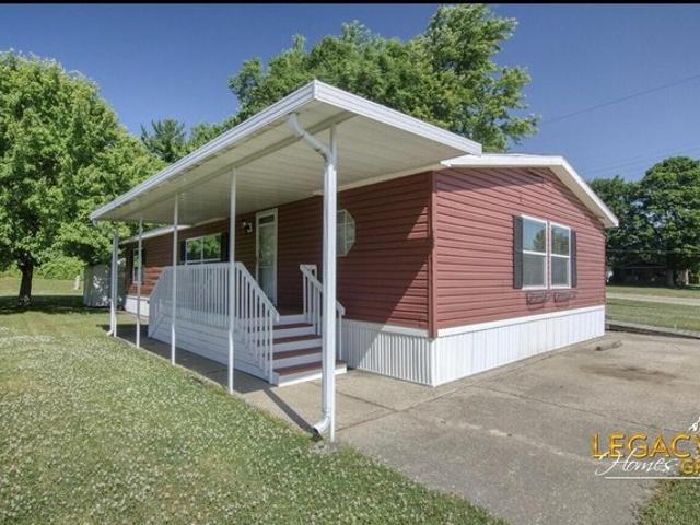 1163 Maple Leaf Ln NW, Walker, MI 49534