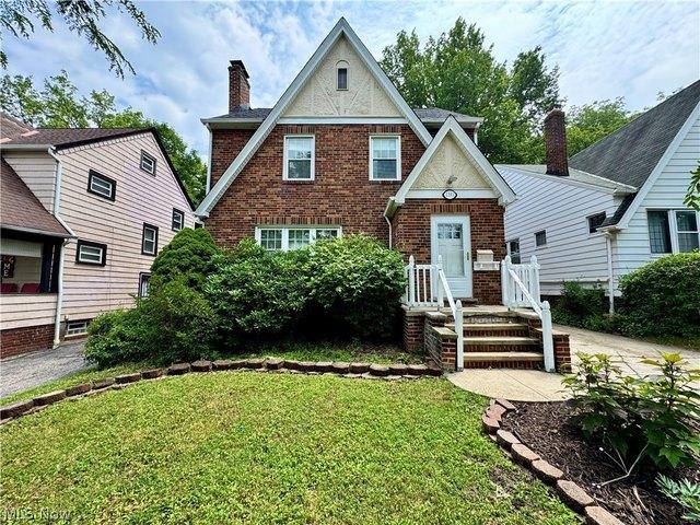 1163 Oxford Rd, Cleveland Heights, OH 44121