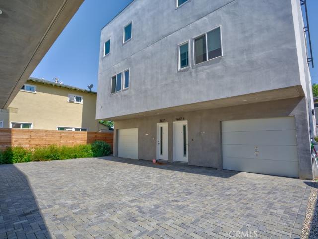 1163 / Burbank Blvd
