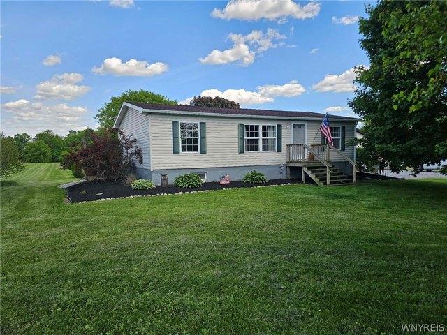 1163 Perry Rd, Pavilion, NY 14525