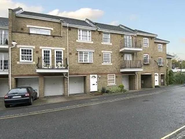116 117 Cedar Terrace, London, TW9 2BY, United Kingdom | 1 bed apartment for rent #140225723 | Rentberry