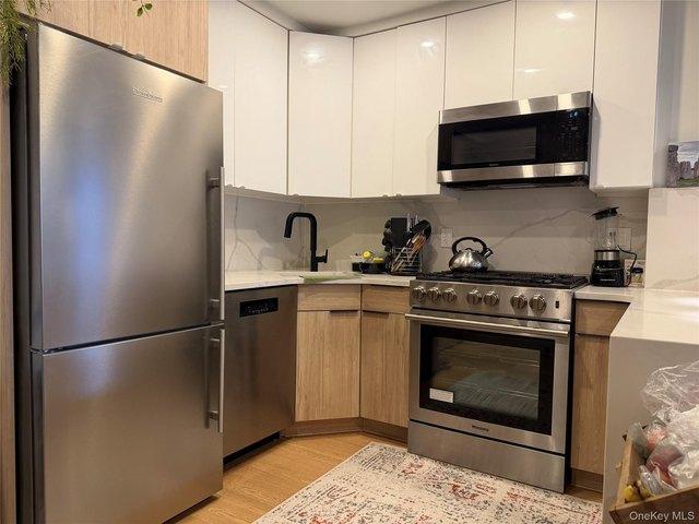 116 17 Grosvenor Ln Unit 3A, Kew Gardens, NY 11418