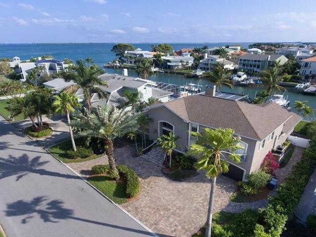 116 9th St E, Tierra Verde, FL 33715