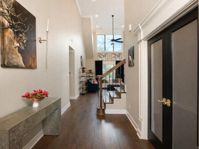 116 carriage court