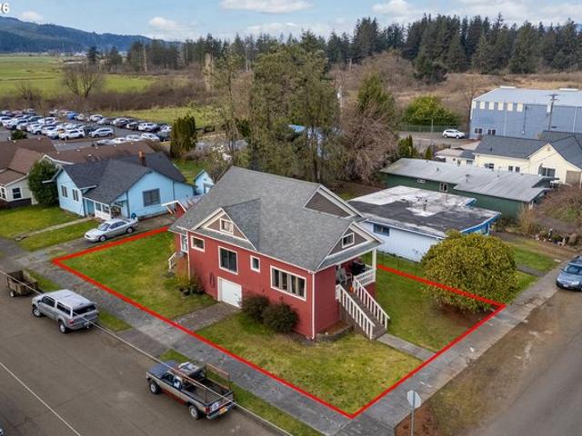 116 Cedar Ave, Tillamook, OR 97141