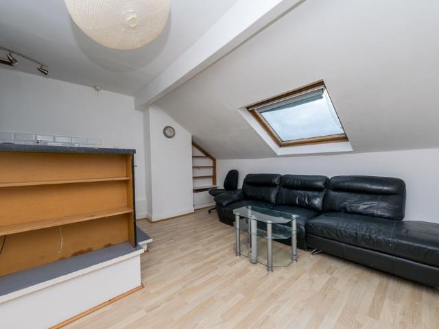 116 Cross Flatts Avenue, LS11