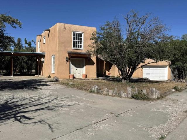 116 Brooks St, Taos, NM 87571