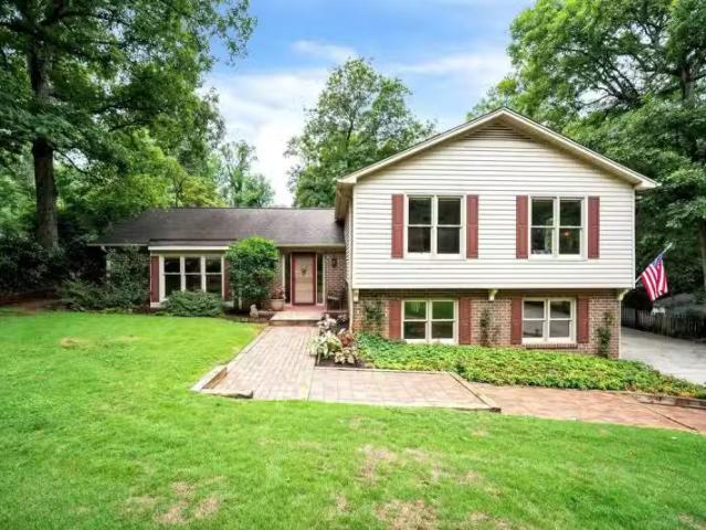 116 E WOODBURN DR, TAYLORS, SC 29687 Single Family Residence F.