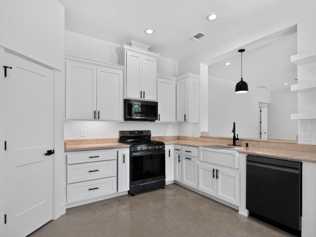 116 E Hickory Dr