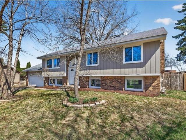 116 Knoll Cir E, Burnsville, MN 55337