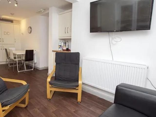 116 Heeley Road, Stirchley, B29 6EZ, United Kingdom | 6 bed house for rent #134702473 | Rentberry
