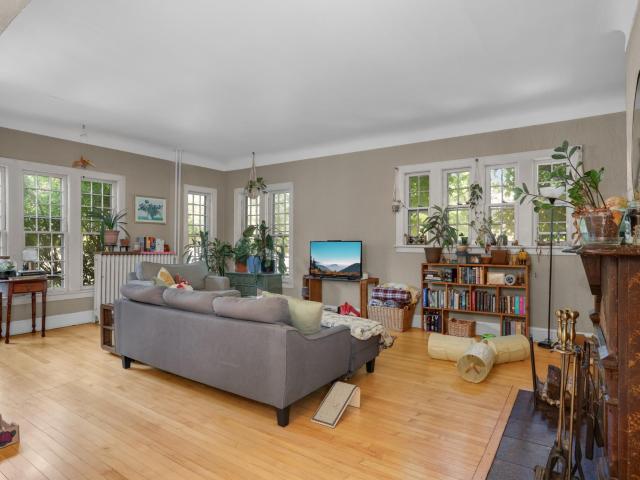 116 Lexington Parkway N