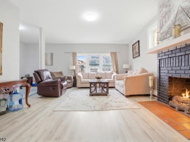 116 Mapes Ave