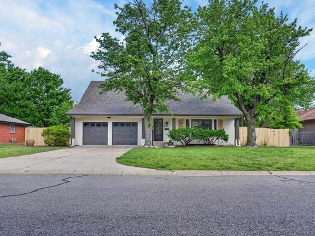 116 N Burr Oak Rd, Wichita, KS 67206