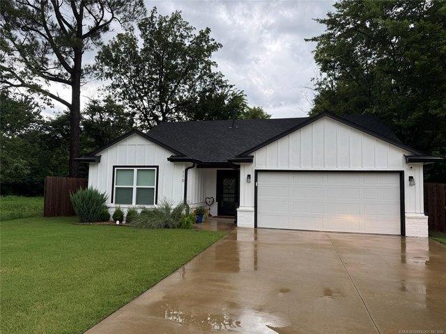 116 S Whitaker St, Pryor, OK 74361