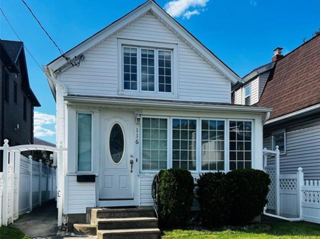 116 Sigsbee Ave, Albertson, NY 11507