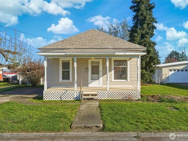 116 SW 9th St, College Place, WA 99324