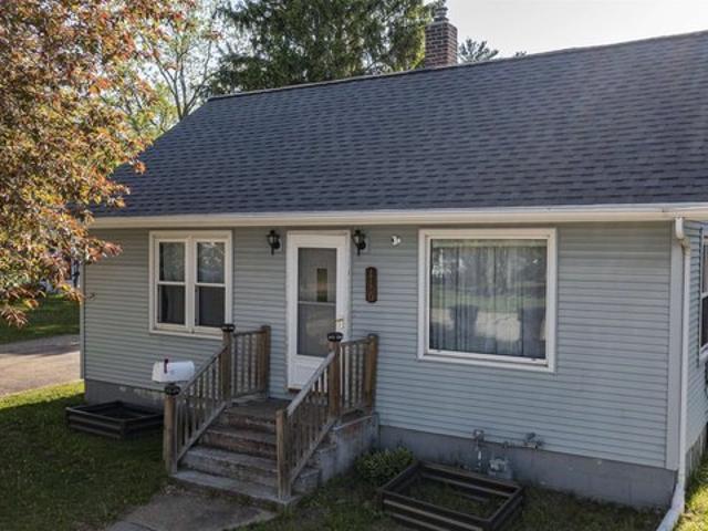 116 Pine St, Waupaca, WI 54981