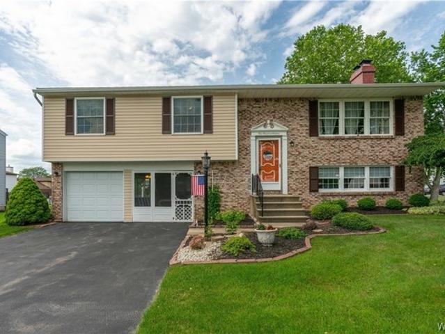 116 Roycroft Dr, Orchard Park, NY 14224