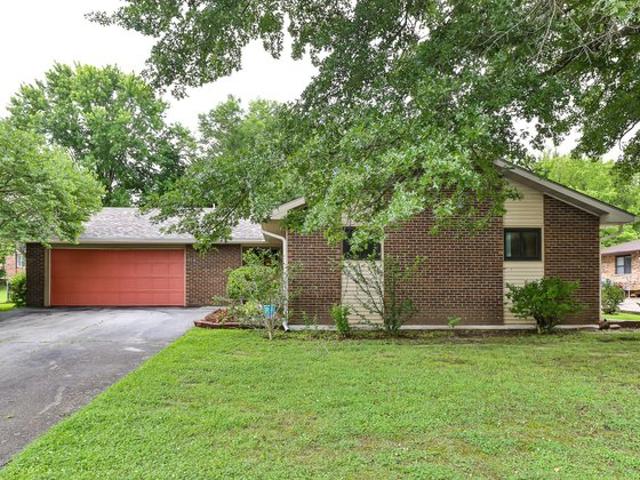 116 W Auburn St, Bolivar, MO 65613