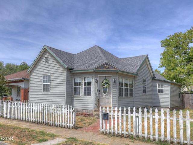 116 W Hall St, Carterville, MO 64835
