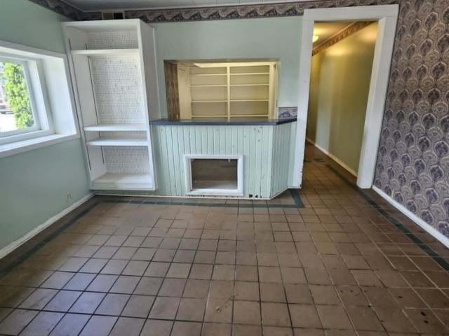 116 W Knight