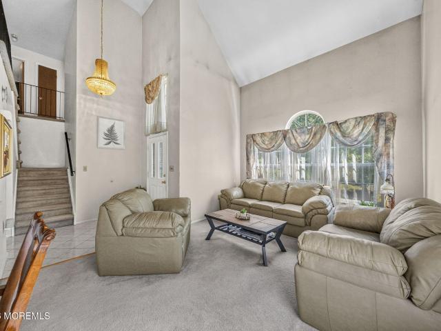 116 Wainwright Drive S