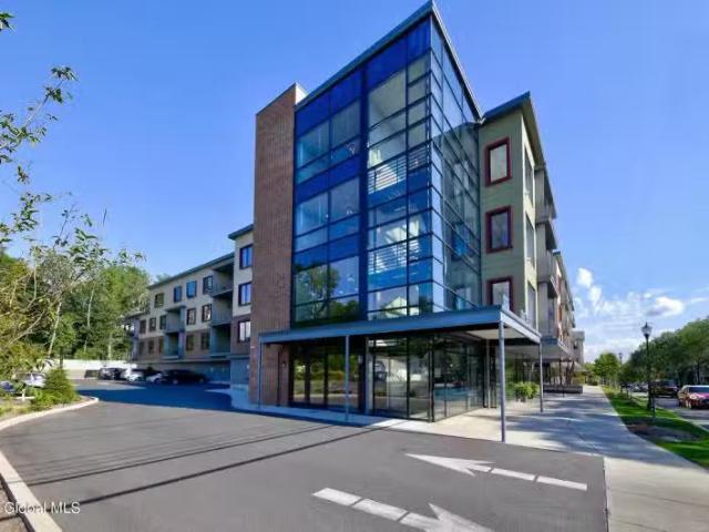 116 West Avenue, 206, Saratoga Springs, NY 12866