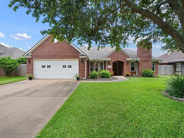 116 Zinnia St, Lake Jackson, TX 77566