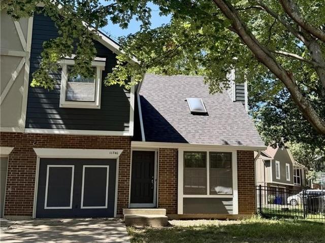 11740 Oakmont St, Overland Park, KS 66210