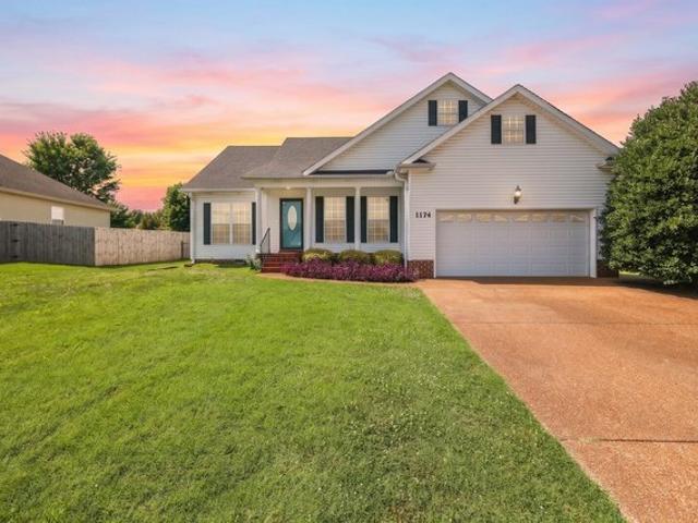 1174 Flat Stone Dr, Gallatin, TN 37066