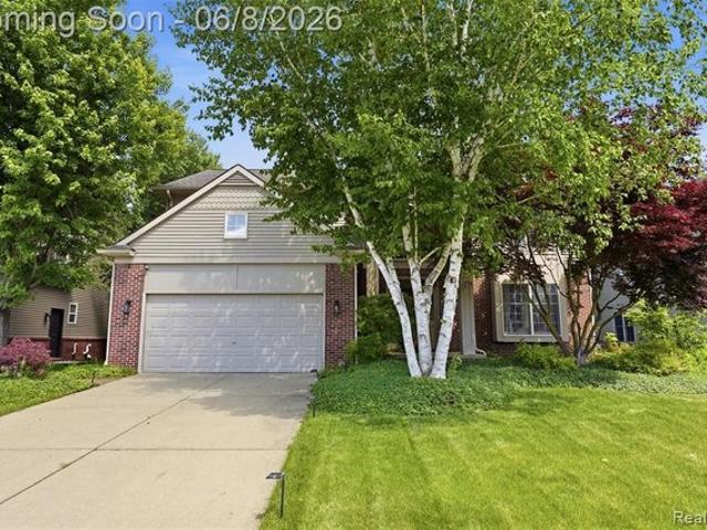 1174 Horseshoe Dr, South Lyon, MI 48178