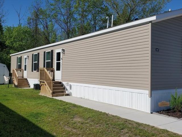 1174 Ironstone Dr, Mount Pleasant, MI 48858