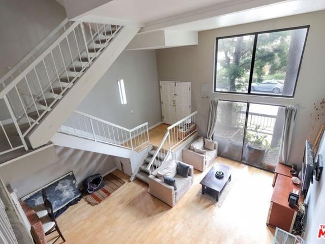11753 Mayfield Ave Unit 7, Los Angeles, CA 90049
