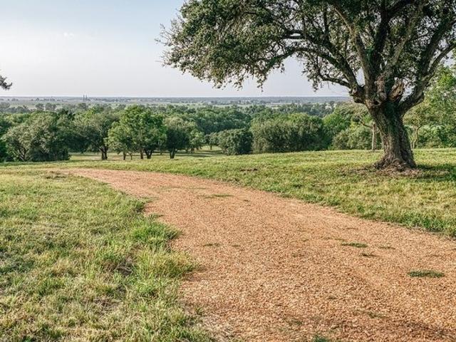11755 Puddin Ln, Washington, TX 77880