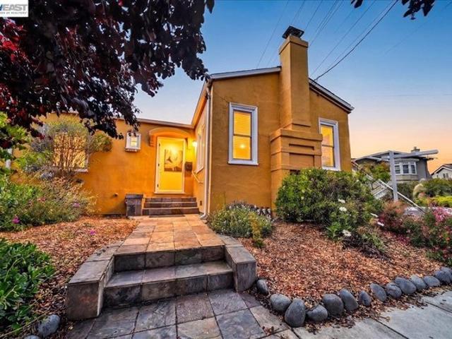1175 Camelia St, Berkeley, CA 94702