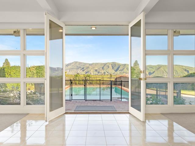 1175 Corte Riviera, Camarillo, CA