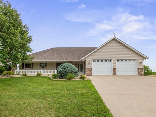 1175 Dale St SW, Hutchinson, MN 55350