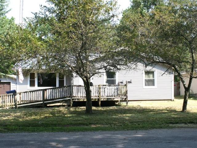 1175 Ravina Ave, Benton Harbor, MI 49022