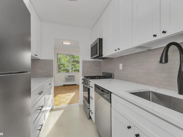 1175 YORK Avenue 5E
