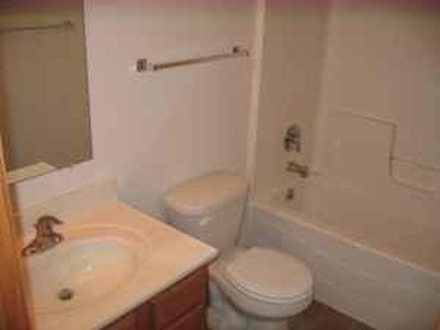 $1175 / 3br Townhouse Great Back Yard 5428 W. Redberry map