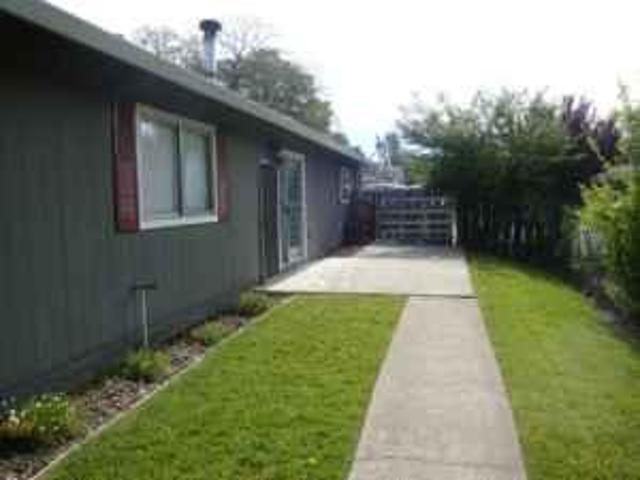 $1175 / 3br Great Home In Redding map