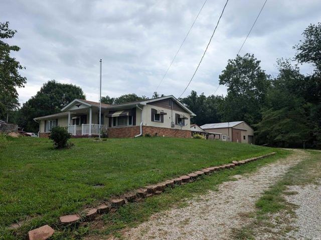 1176 N McClure Rd, Vincennes, IN 47591