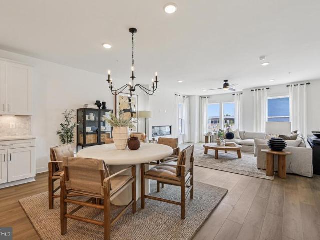 1176 Crested Wood Drive
