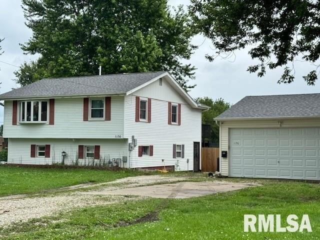 1176 E Elm St, Canton, IL 61520