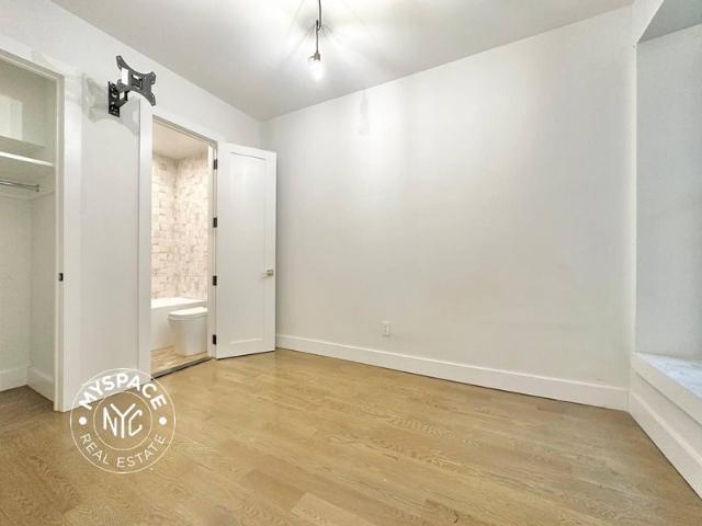 #1176 4Bd 4Ba | Private Bath Opportunity in Ridgew