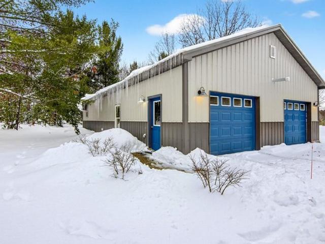 11775 Country Acres Dr, Interlochen, MI 49643