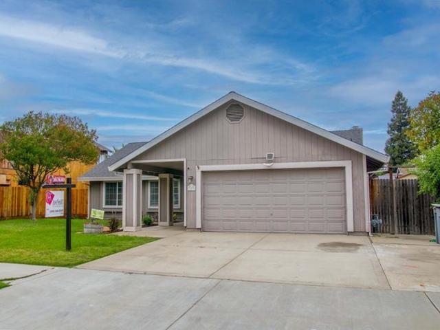 1177 Mirror Lake Dr, Merced, CA 95340