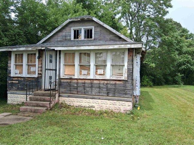 1177 Highland Ave, Benton Harbor, MI 49022