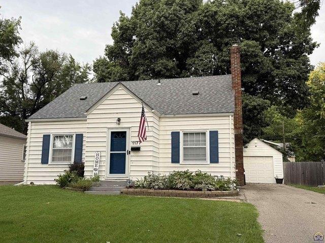 1177 SW Collins Ave, Topeka, KS 66604